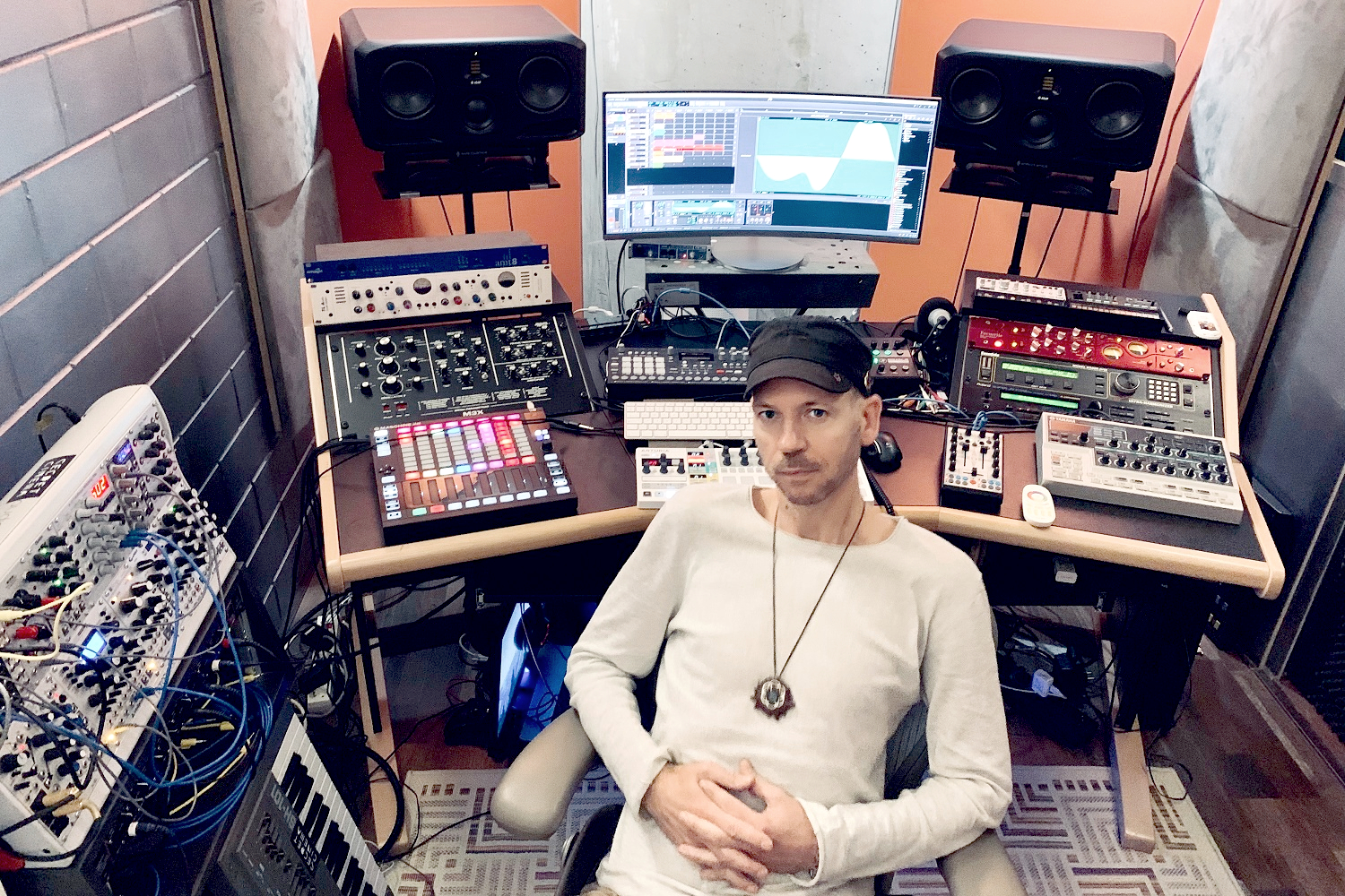 ADAM Audio - Secret Cinema将舞池带入了工作室